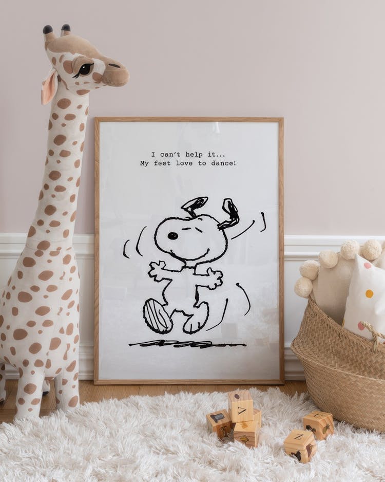 Snoopy Dancing Poster – Zwarte-witte Peanuts™ illustratie | Desenio