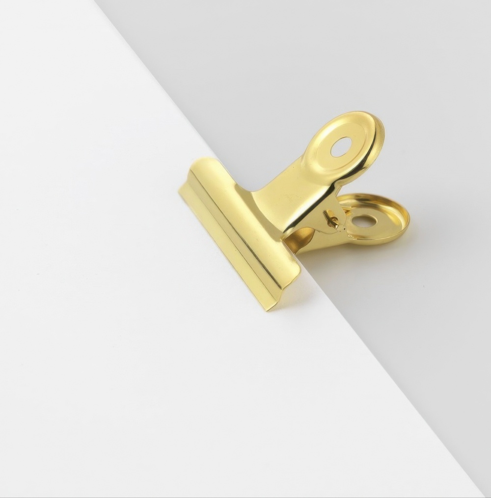 Gold coloured clip, smart interior solutions – desenio.com