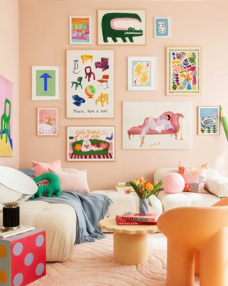 Playful art decoration murale
