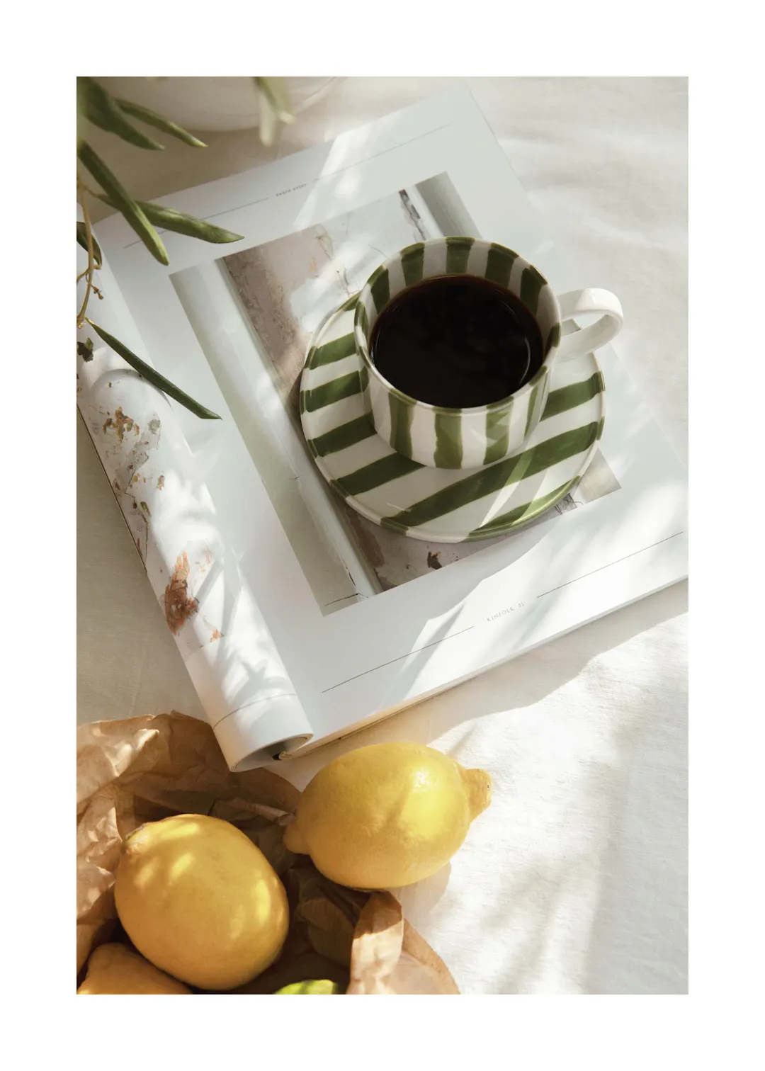 Affiche citron estivale pour cuisine – Lemons on a Plate | Desenio