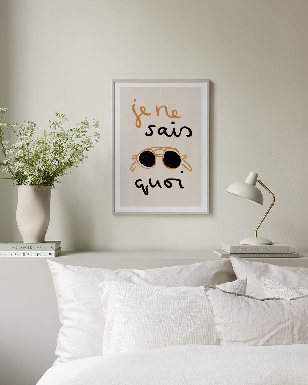 Je ne Sais Quoi Poster - Brille mit Zitat - desenio.de