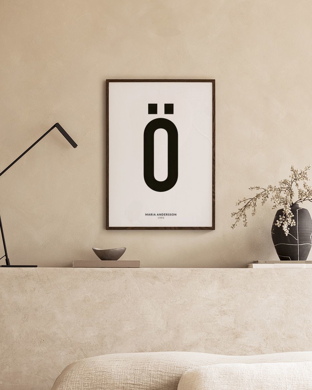 Poster Personalizado com Letra Ö – Arte Minimalista | Desenio.pt